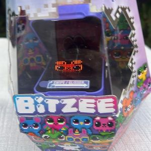 spin master | Toys | Bitzee Interactive Toy Digital Pet You Can Touch ...